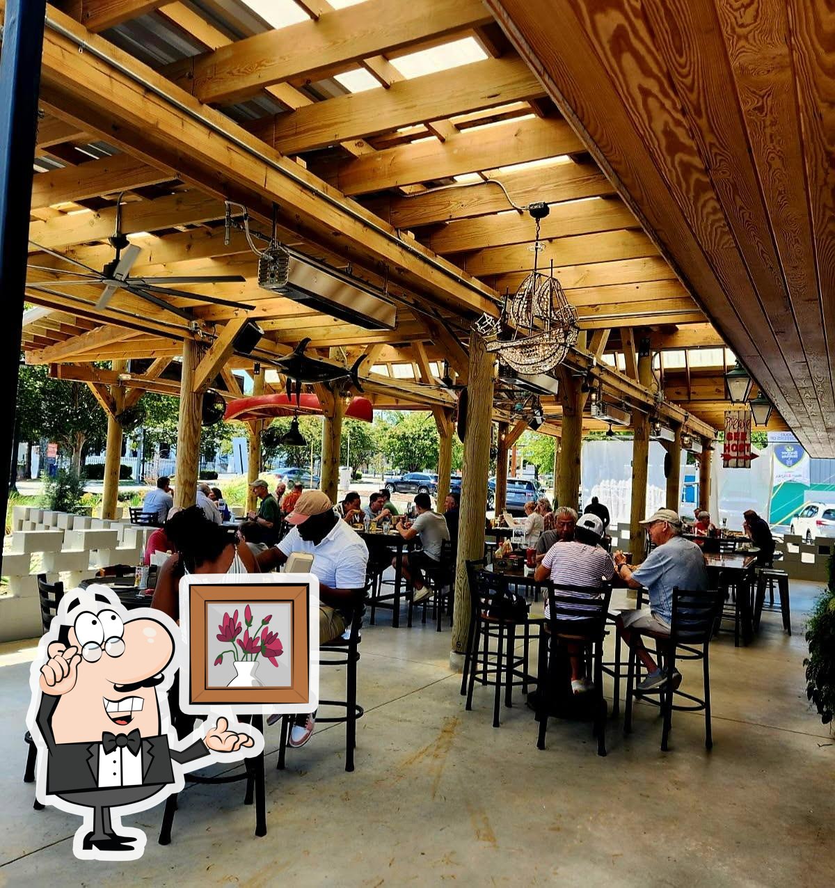 Six Feet Under Pub & Fish House - Cheshire Bridge, Atlanta - Restaurant ...